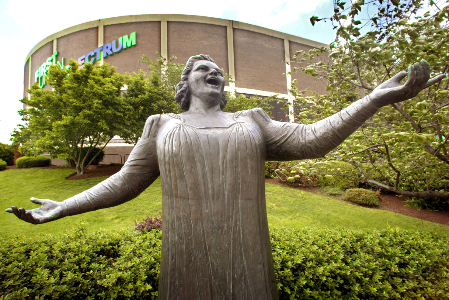 After link to racist songs, sports teams give Kate Smith the boot ...